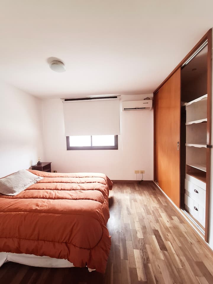 Zona Facultad Medicina/pichincha/merc. Del Patio. - Rosario