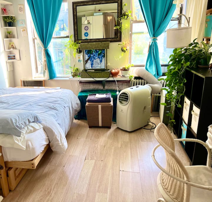 Quiet Zen Garden Get-away In Historic East Village - New York City