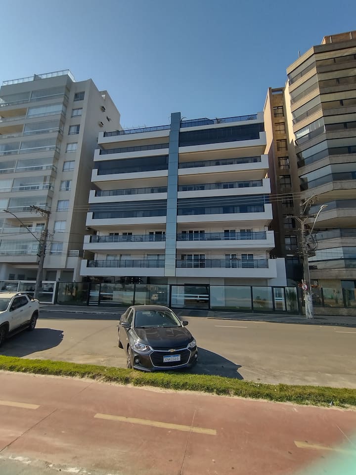 Apto Lateral Espaçoso, Prédio A Beira Mar - Guarapari