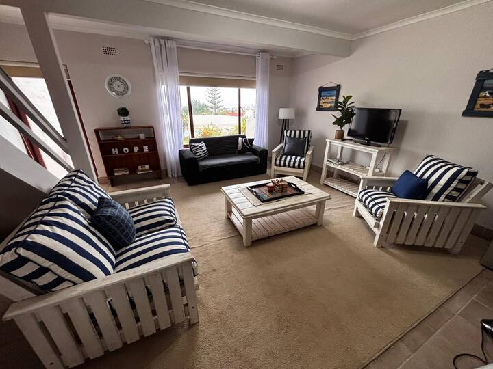 La Mer 5 - Sleeps 6 People - Still Bay