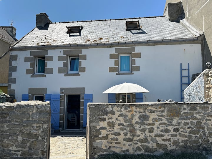 Maison Sur Le Quai Devant La Plage. - Île de Sein