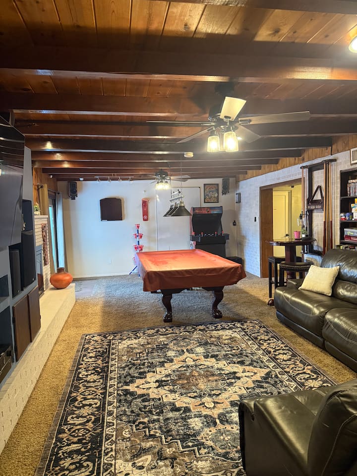 Beautiful Home. Walking Distance To Uptown Mall - Albuquerque, NM