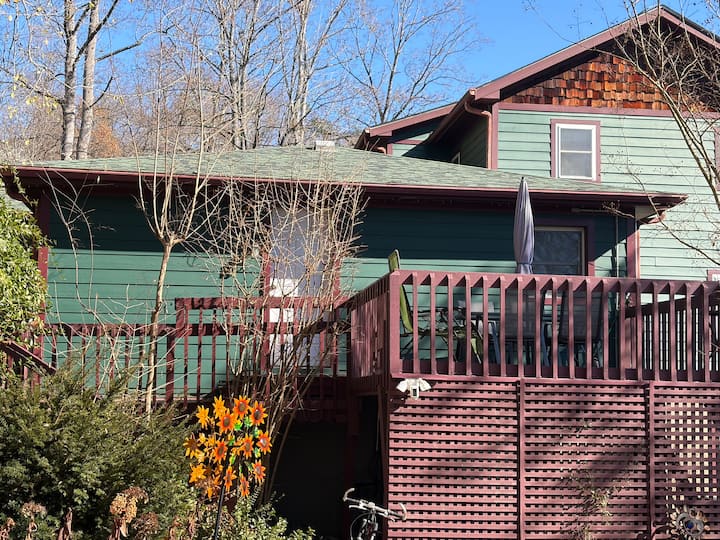 Cozy & Private Cottage- 2 Miles N. Of Downtown - Asheville, NC