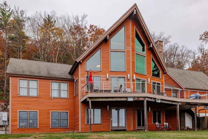 Valley View Post & Beam Villa - Northampton, MA