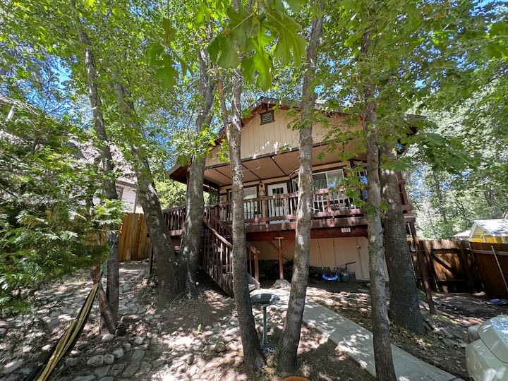Cozy+views+wifitrails+ Pet Friendly+ Full Kitchen - Crestline, CA