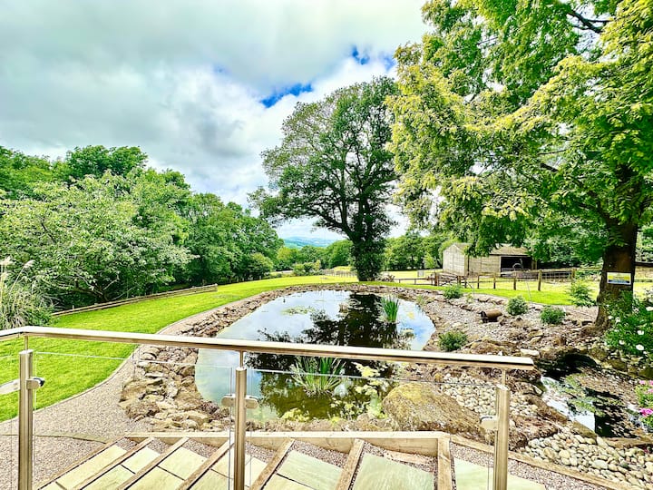 Country Retreat With A Hot Tub And Amazing Views - Monmouth