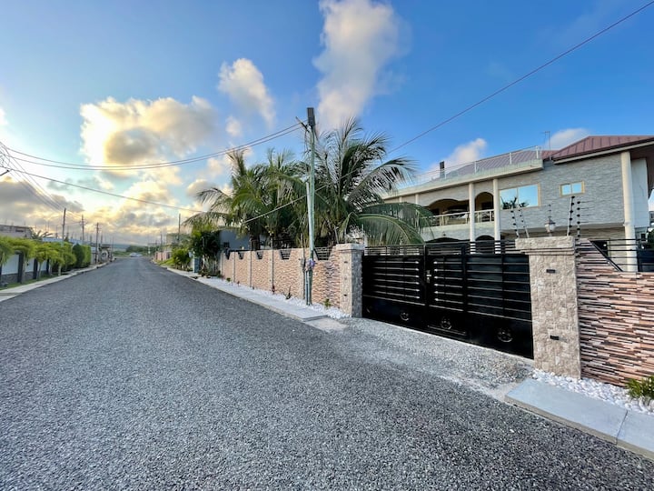 12 Min Drive 2 Airport ♡ 242 M2 Apartment▪rooftop - Ghana