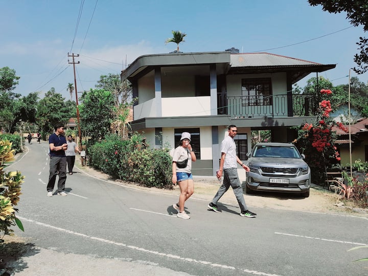 B.e. Kynmawlem Homestay.
(2 Bed Room) - Mawlynnong