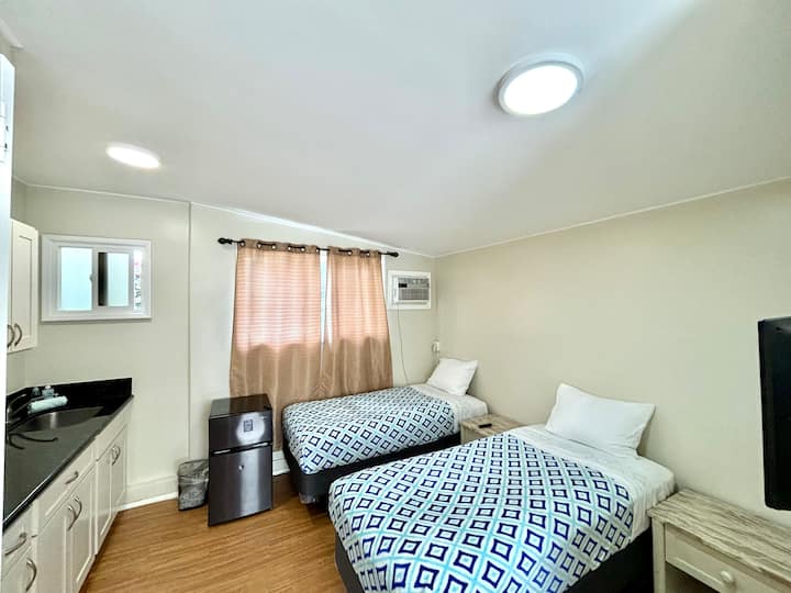 Studio Double Bed In Heart Of Waikiki/beach/ac 6 - Honolulu, HI