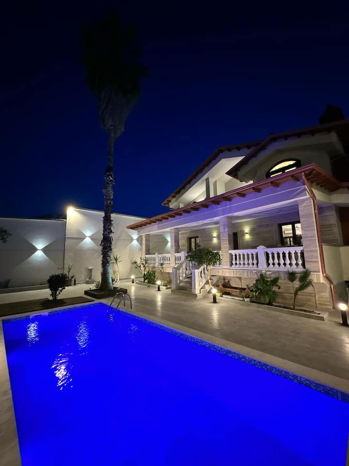 Luxury Villa Near The Lake Of Tirana - Albania