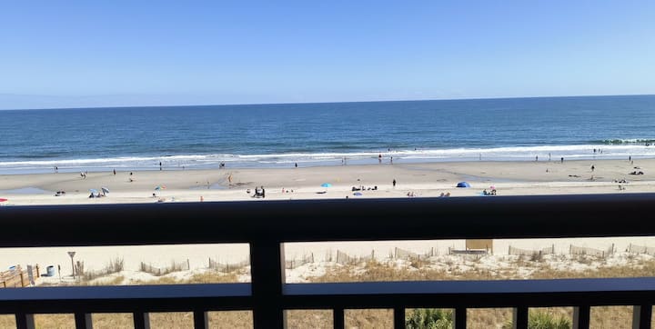 5 Star Cleanliness! Oceanfront, King Bed, Studio - South Carolina