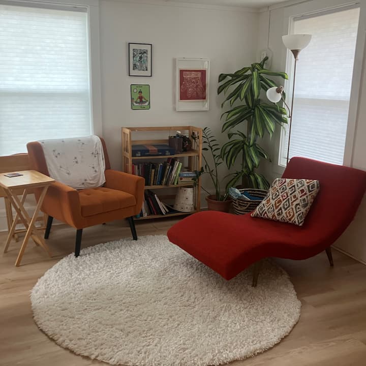 Carrboro Art Cottage With Mid-century Modern Vibe - Carrboro, NC