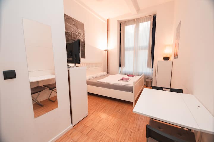 Unique Private Room In Beautiful Restored Building - Berlin