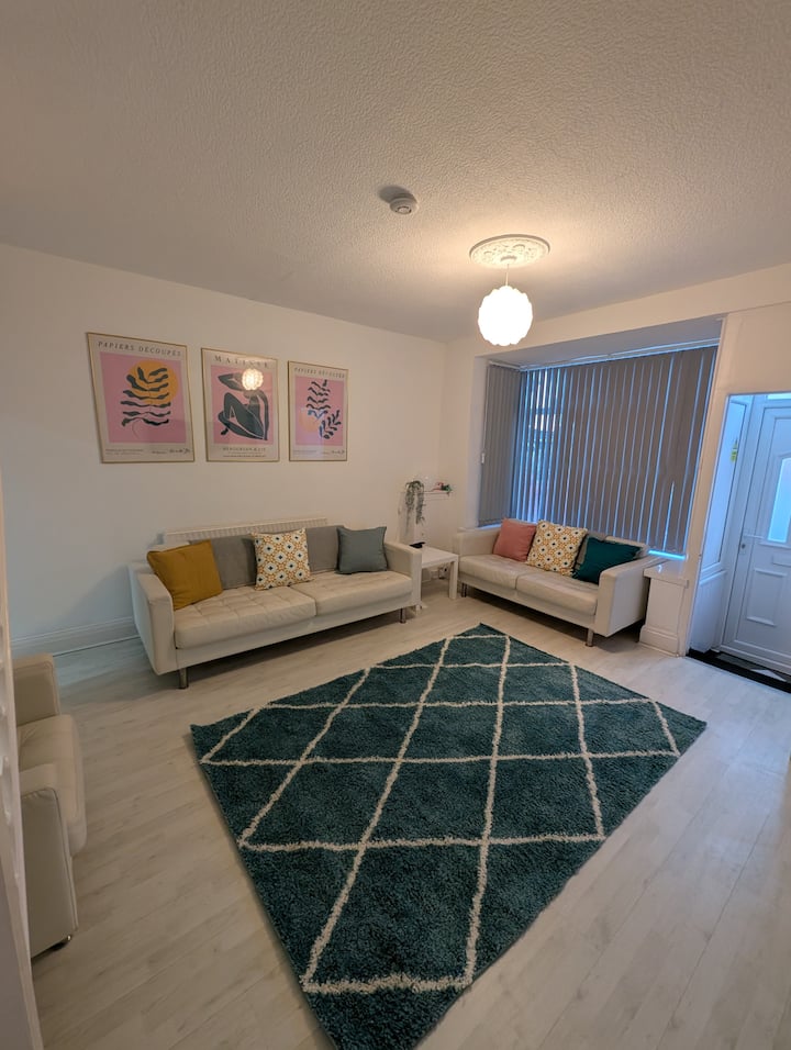 Free Parking, Dogs Welcome Opposite Pleasure Beach - Blackpool