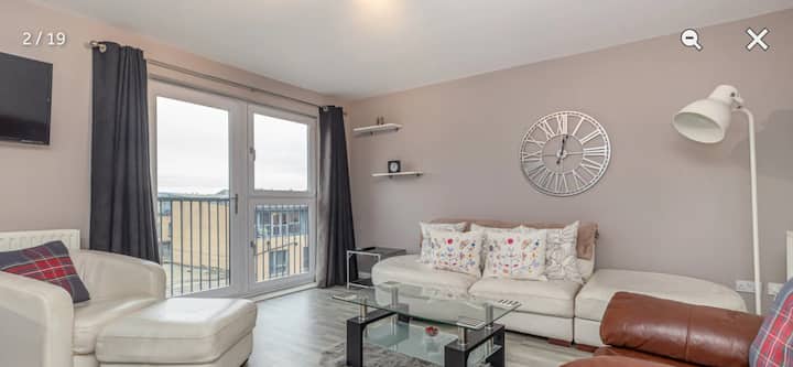 2 Bedroom Penthouse Apt 10 Mins To City And Hydro. - Glasgow