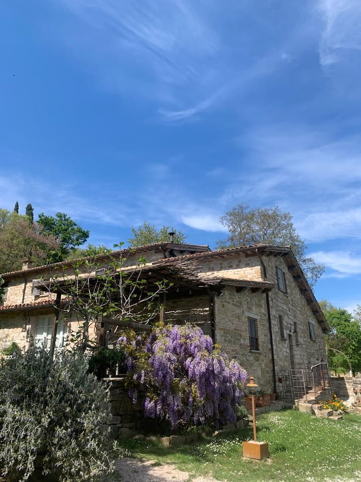 Casale Per Gruppi: Agriturismo Montesalce A Gubbio - Gubbio