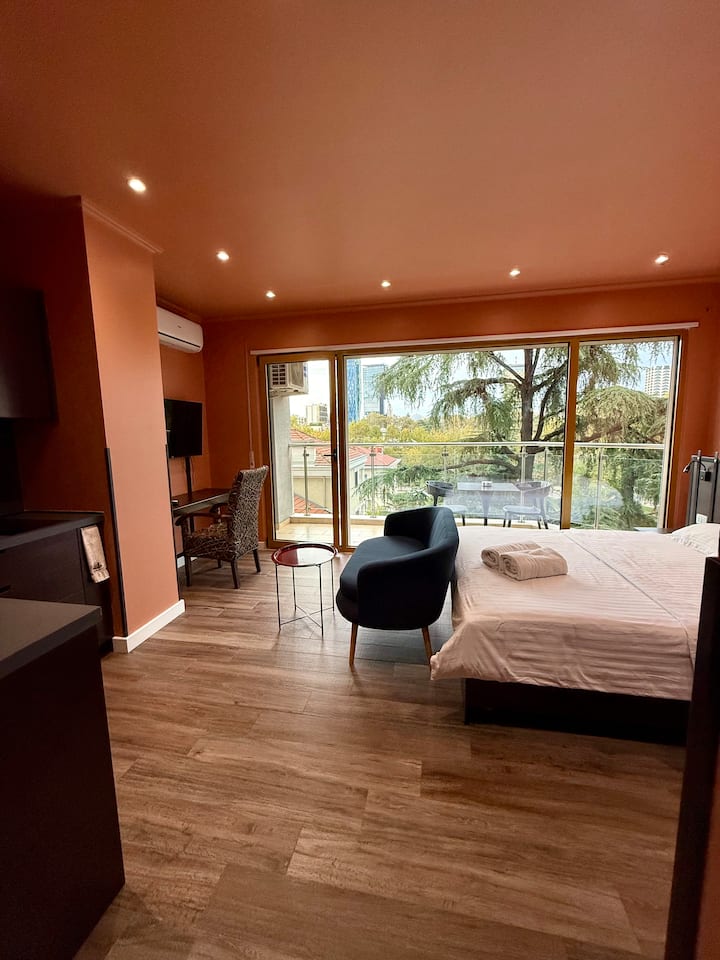 1.city Center Studio-with Great Balcony View. - Tirana