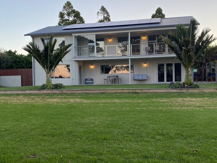 Athenree Beach House: Three Bedroom Waterfront - Waihi Beach
