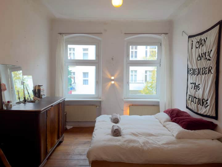 Entire Bright, Artistic Neukölln Apartment - Berlin
