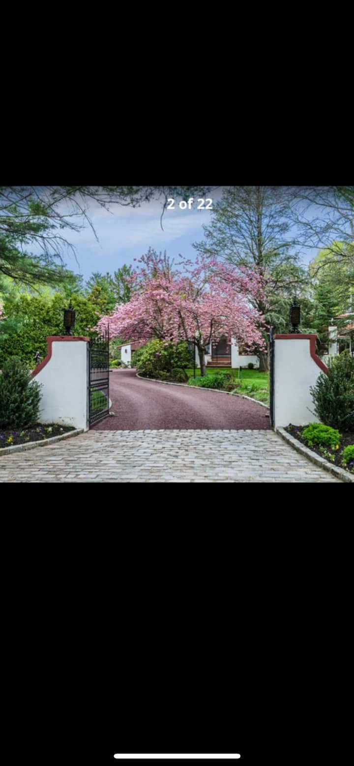 Resort Home In Old Brookvile! Min 3 Nights Stay! - Oyster Bay, NY