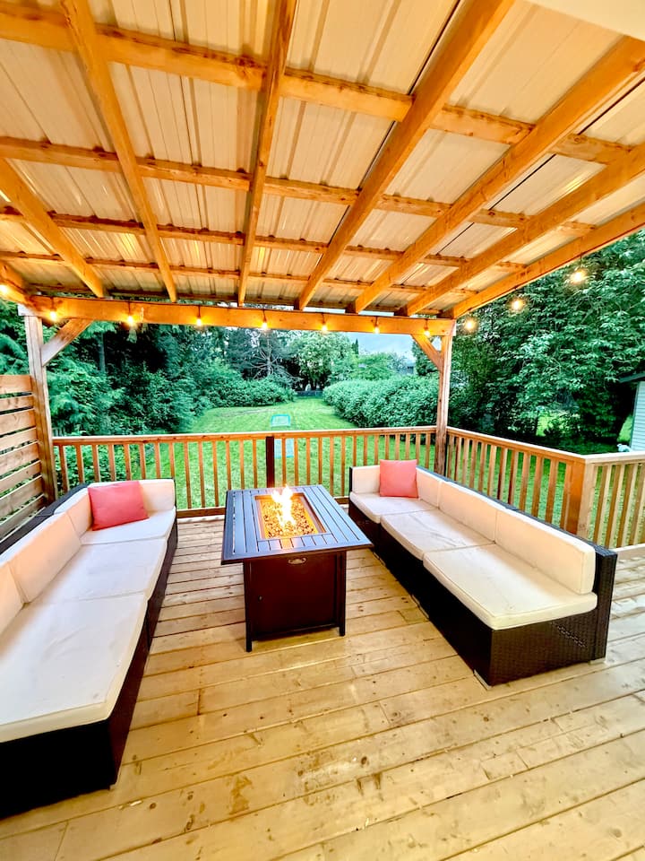 Ultimate Oasis-waterpark, Fifa!, Games & Huge Yard - Aldergrove