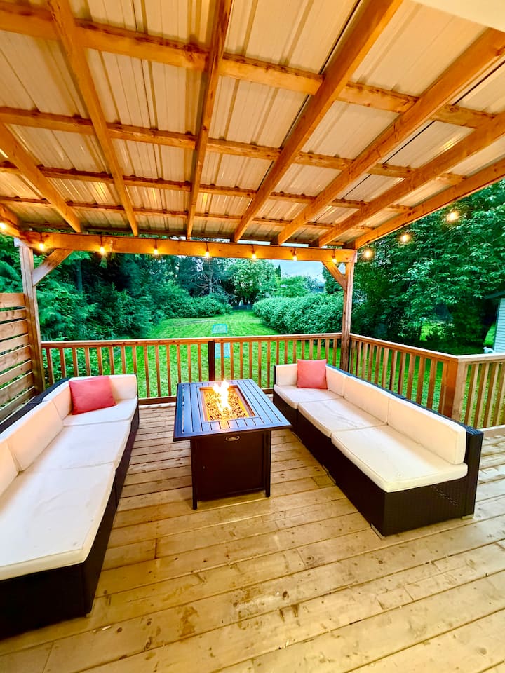 Ultimate Oasis-waterpark, Fifa!, Zoo & Huge Yard - Aldergrove