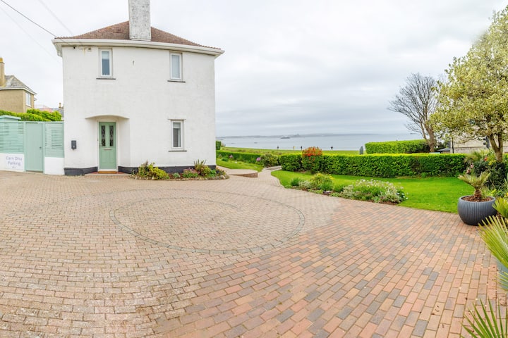 Family Beachhouse  In Newlyn Town Opposite Beach - Penzance