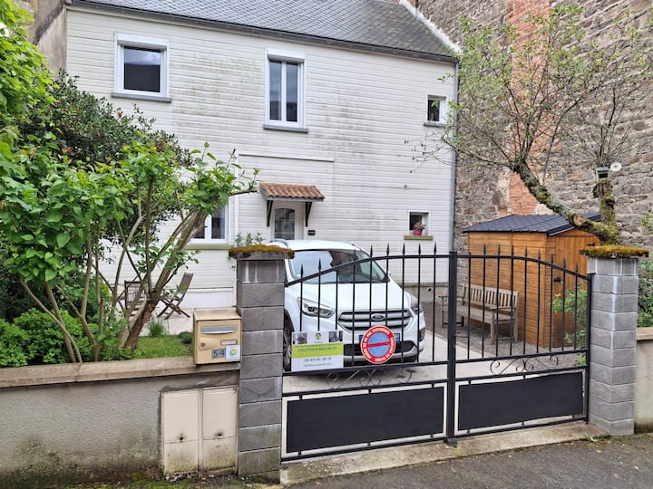 Maison Avec Jardin - Parking Privé Au Centre Ville - La Bourboule