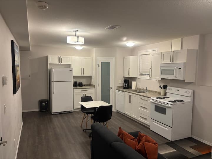 Comfortable Suite, Great Location - Saskatoon