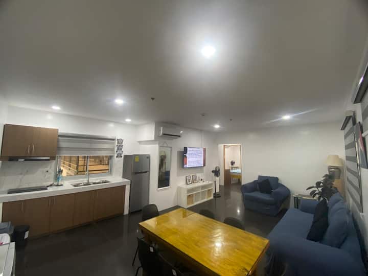 Penthouse At The 11th Floor Overlooking Manila. - Manila