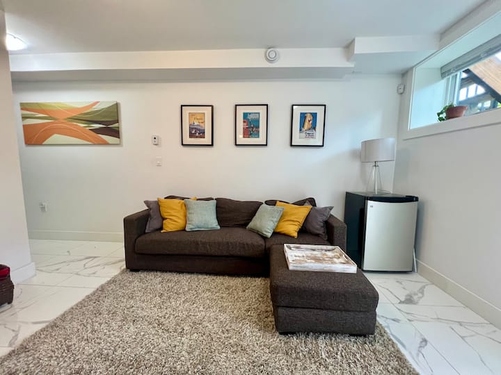 Bright Garden  Suite Near Downtown + Mountains - Vancouver