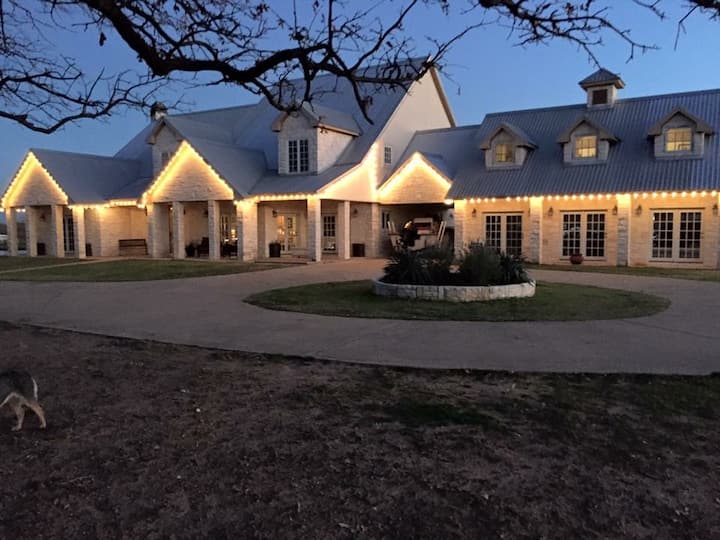 Texas Style Home And Venue - Fort Worth, TX