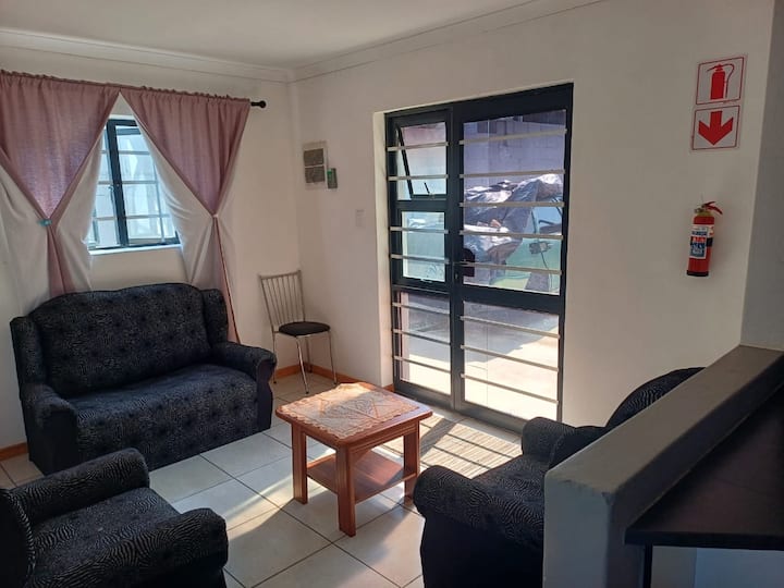 Hough Guest House - ステレンボス