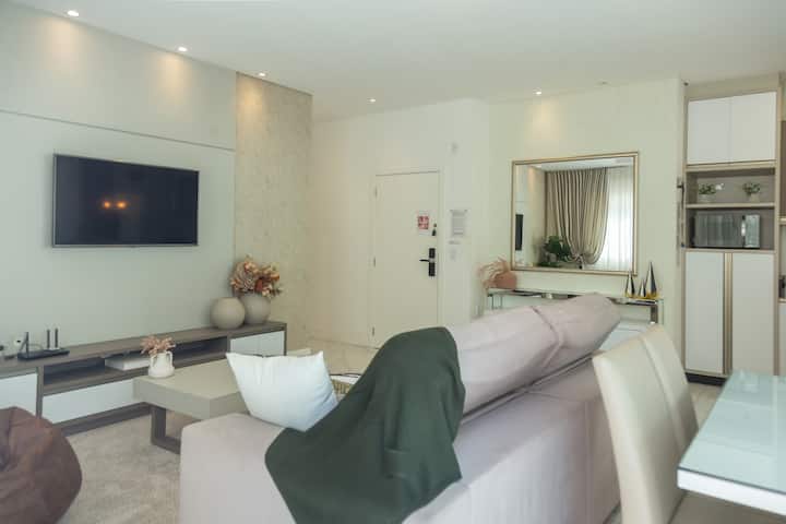 3 Suítes,2 Vagas, Alto Padrão,5 Minutos Da Praia. - Itapema