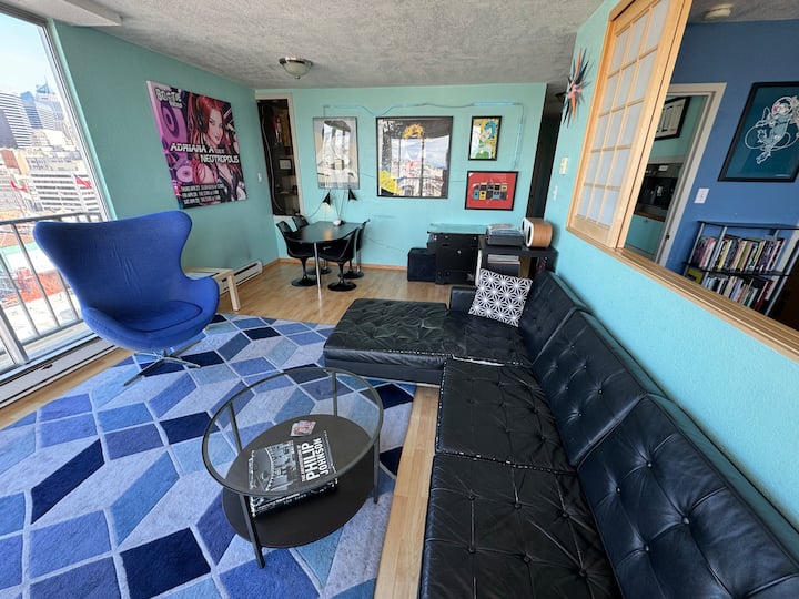 Retro-inspired Chinatown Pad With Iconic Sf Views - San Francisco, CA