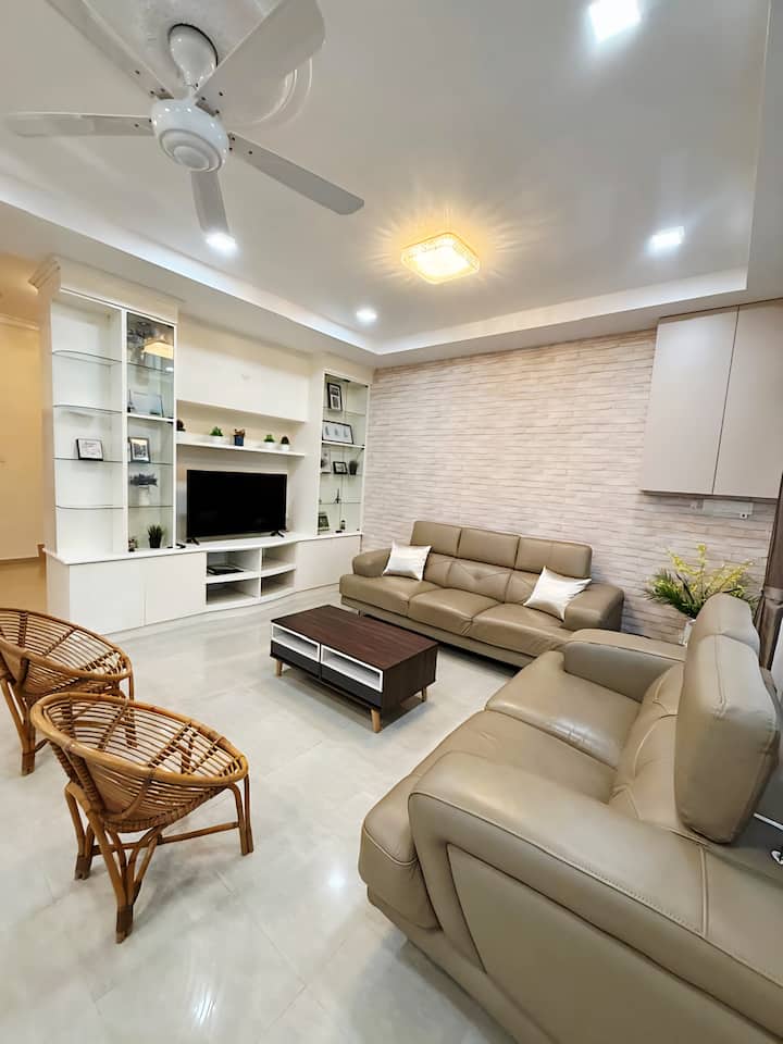 Semi-d 5br Max 14pax, 5min-giant,pelangi Avenue - Woodlands
