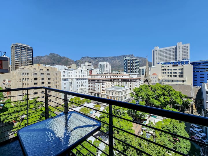 Chic 7th-floor Apartment With Table Mountain Views - Claremont