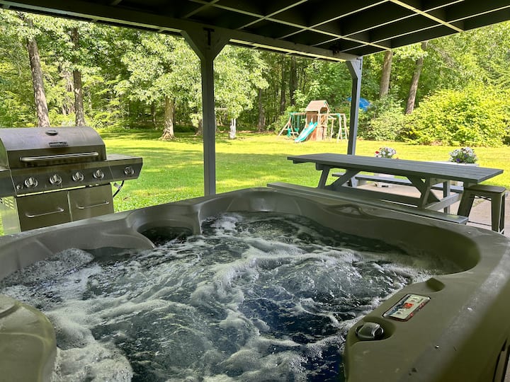 Quiet Bliss: Upstate Ny Getaway W/hot Tub - 鹿特丹
