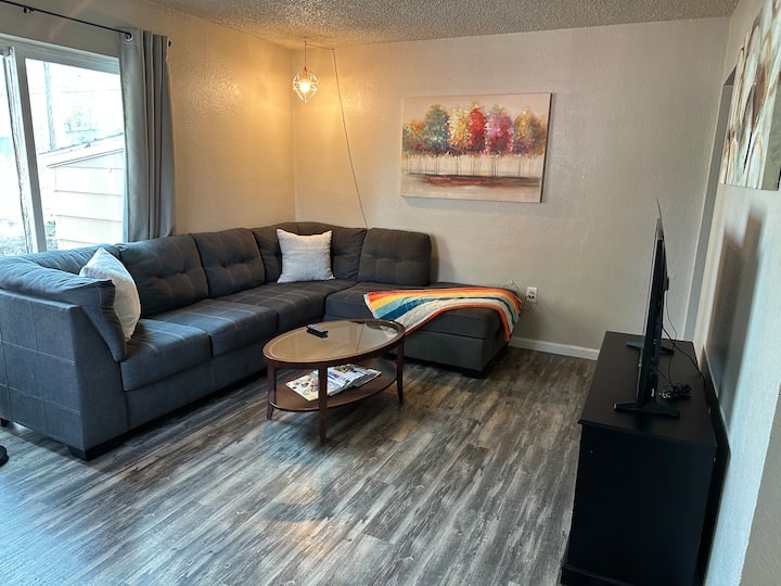 Beautiful Finch Arboretum 2br House / Ac / Parking - Northern Quest Resort & Casino