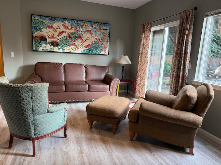 Cougar Mtn Suite - Bellevue, WA