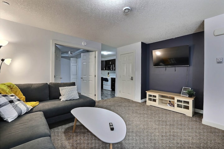 Entire Unit W/separate Entrance & Hi-speed Wi-fi. - Regina
