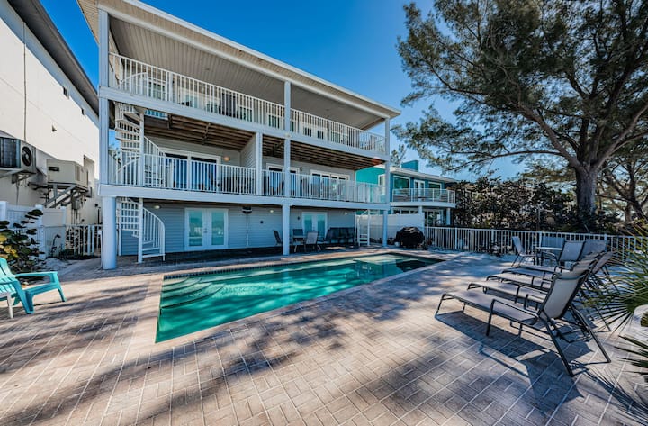 Joyce's Beachfront #3 - Indian Rocks Beach, FL