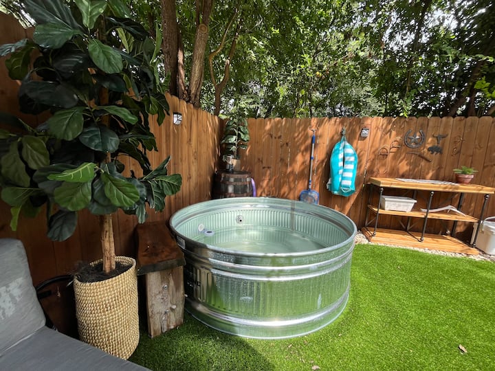 Texascasita, Cowboypool & Coldplunge - San Antonio, TX