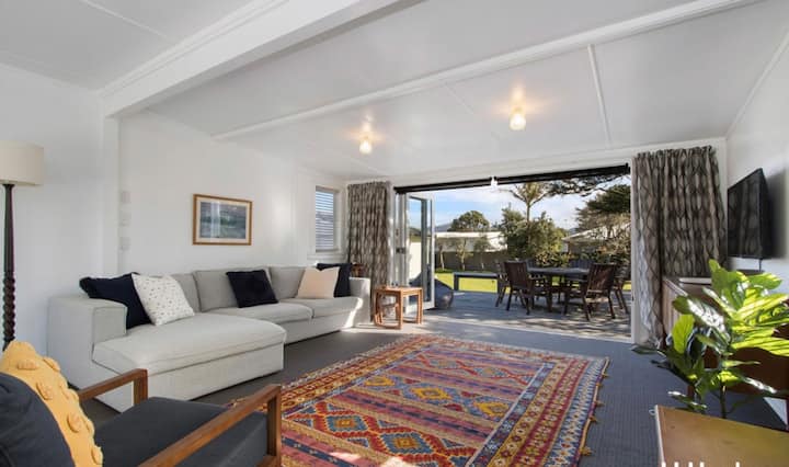 Mid Century Style At Waihi Beach - Waihi Beach