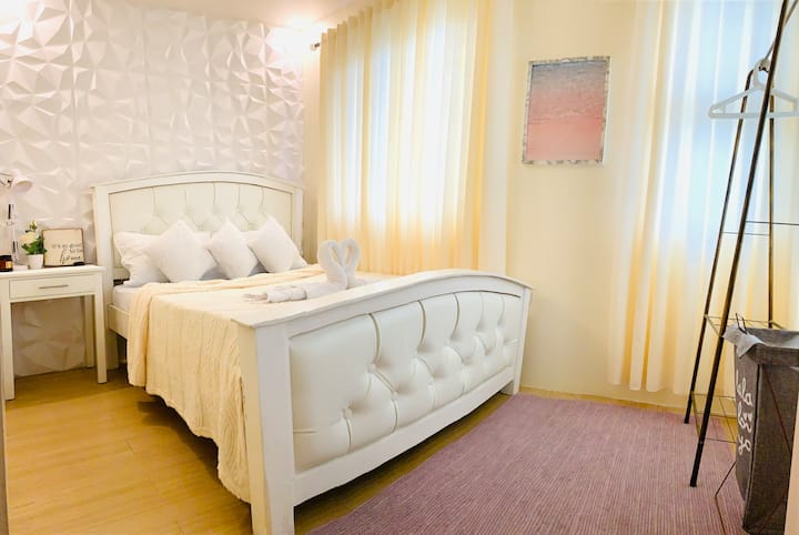 Insta-worthy Home Fully A/c Rooms & Living Rm+pool - Angeles