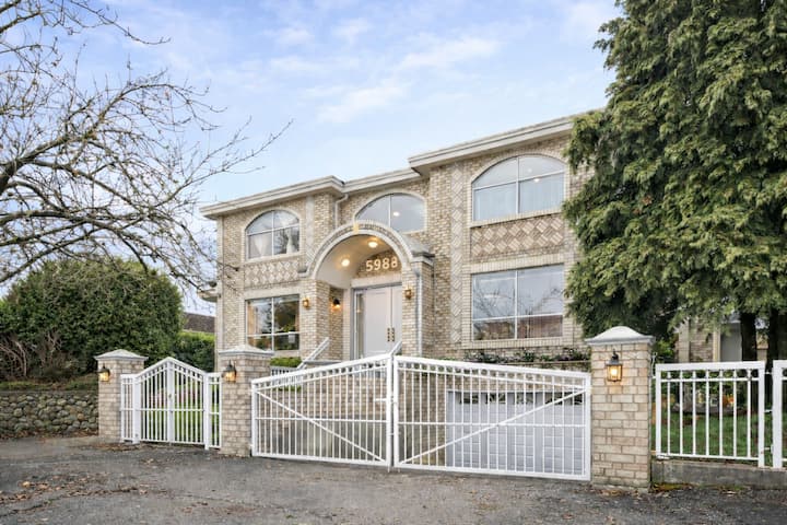 Spacious 4br Home Near Downtown And Airport - Vancouver