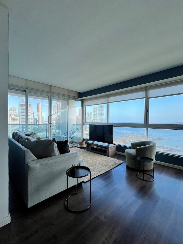 Stylish Apt In Av. Balboa | Stunning Ocean Views - Panama