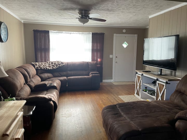 Cozy Kingsport Comfy 2bdrm Home - Warriors' Path State Park, Kingsport