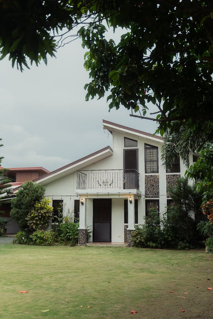Alexander's Place With Heated Jacuzzi - Tagaytay