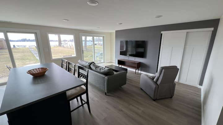 Pistakee Lake - Chain O' Lakes - Lake Front House - Fox Lake, IL